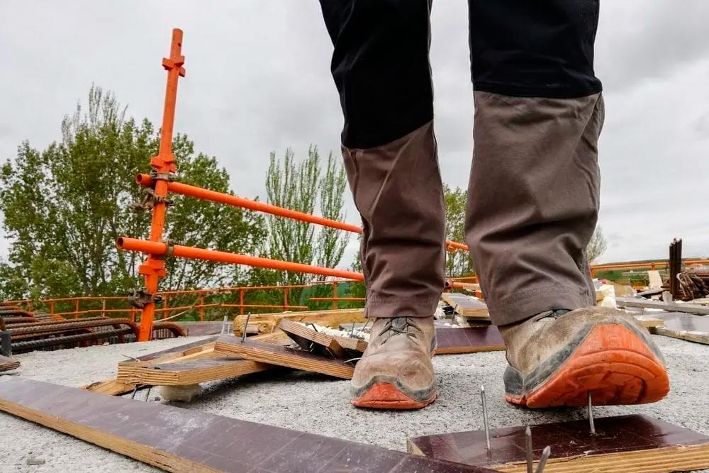 Who pays for Workers Compensation for Sub-Contractors?